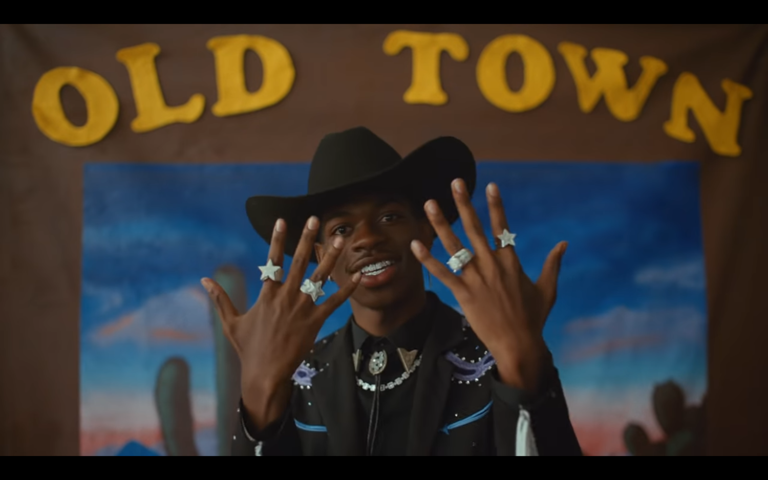 Lil Nas X ist nicht zu stoppen... — GAY.CH · Alles bleibt anders!