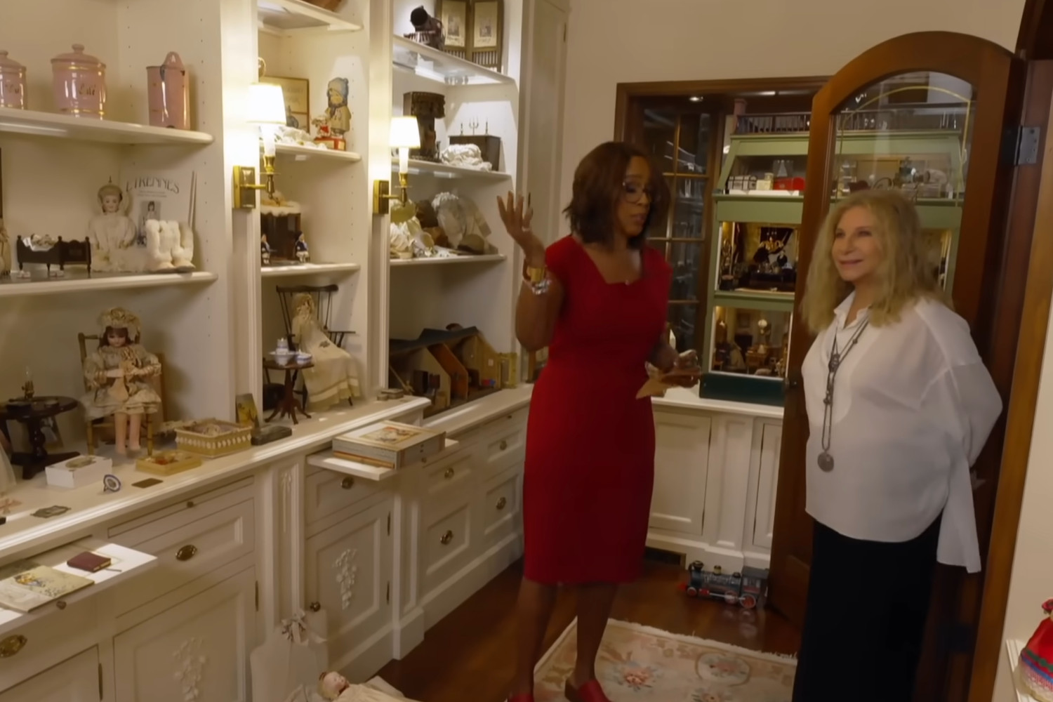 Watch: Barbra Streisand und ihre eigene Mall im Keller — GAY.CH · Alles ...