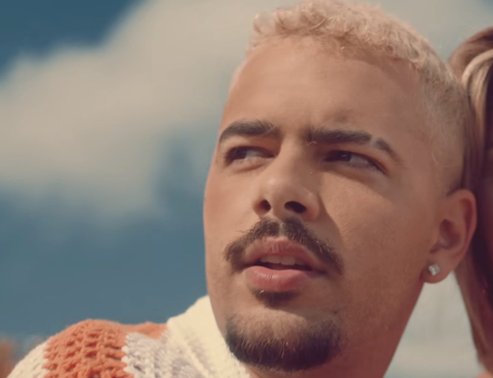 Watch: Einer der derzeit angesagtesten, brasilianischen Musiker hat ...