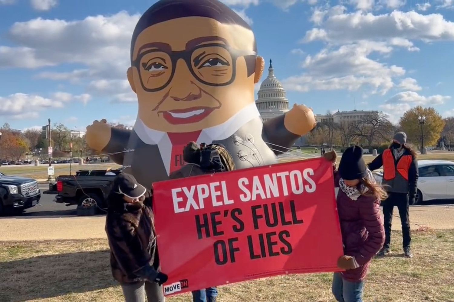 Watch: George Santos-Ballon vor dem Kapitol — GAY.CH · Alles bleibt anders!