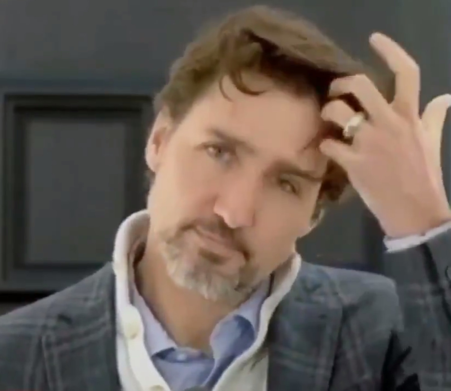 Watch: Justin Trudeaus Hair Flip — GAY.CH · Alles bleibt anders!