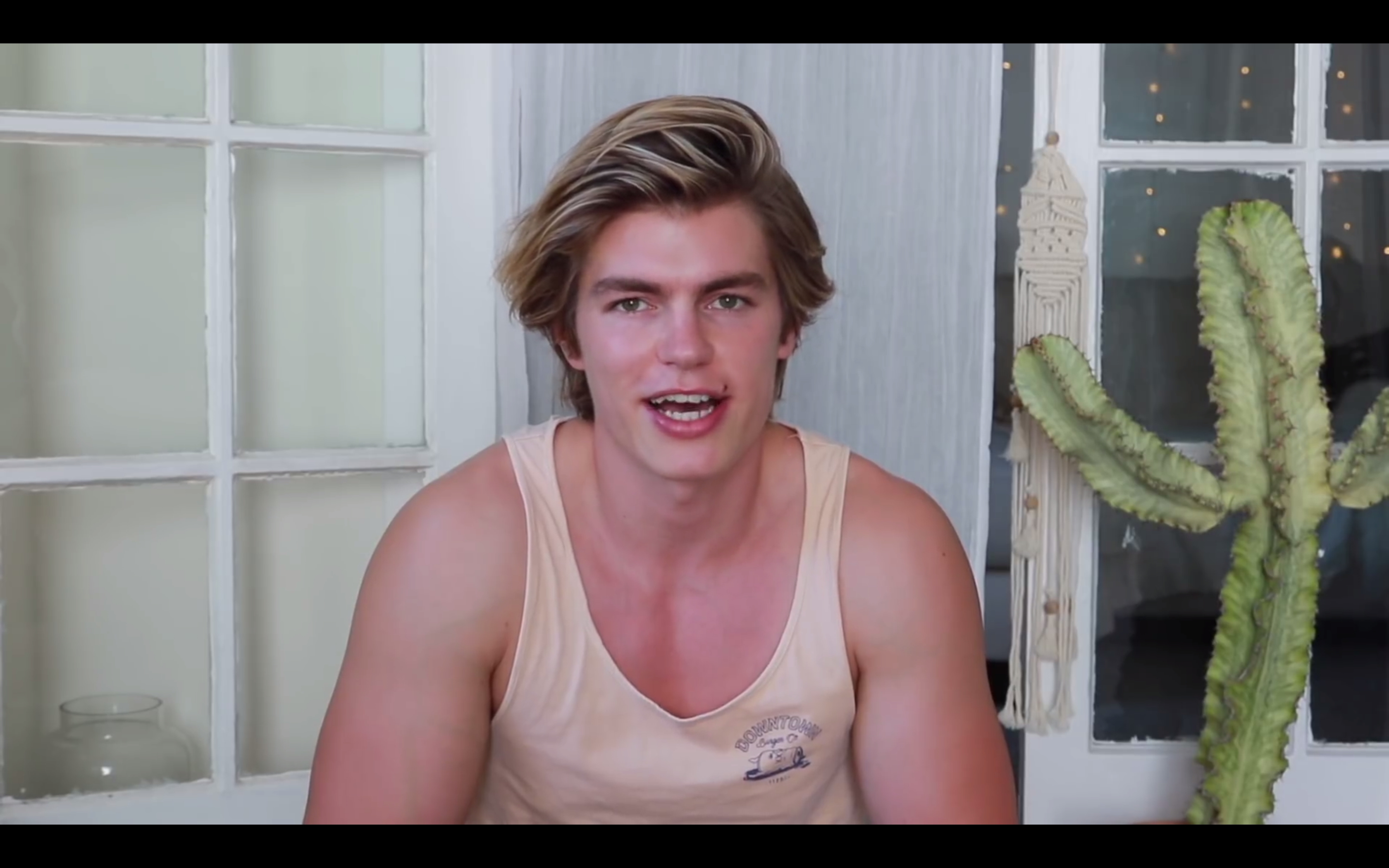 Watch: Model Zander Hodgson hat sein Coming out — GAY.CH · Alles bleibt ...