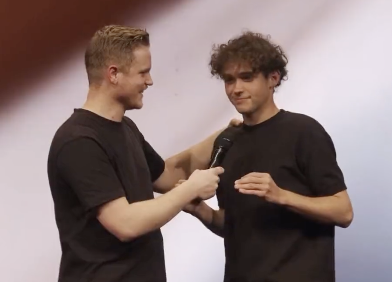 Watch: Müssen wir uns Sorgen um Joshua Bassett machen? — GAY.CH · Alles ...