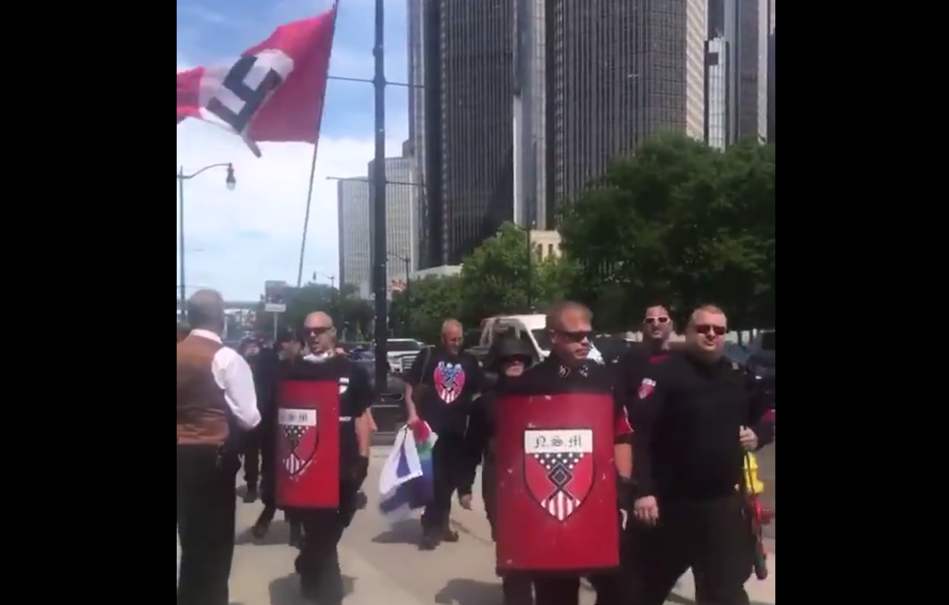 Watch: Neo-Nazis stören Detroit Pride — GAY.CH · Alles bleibt anders!