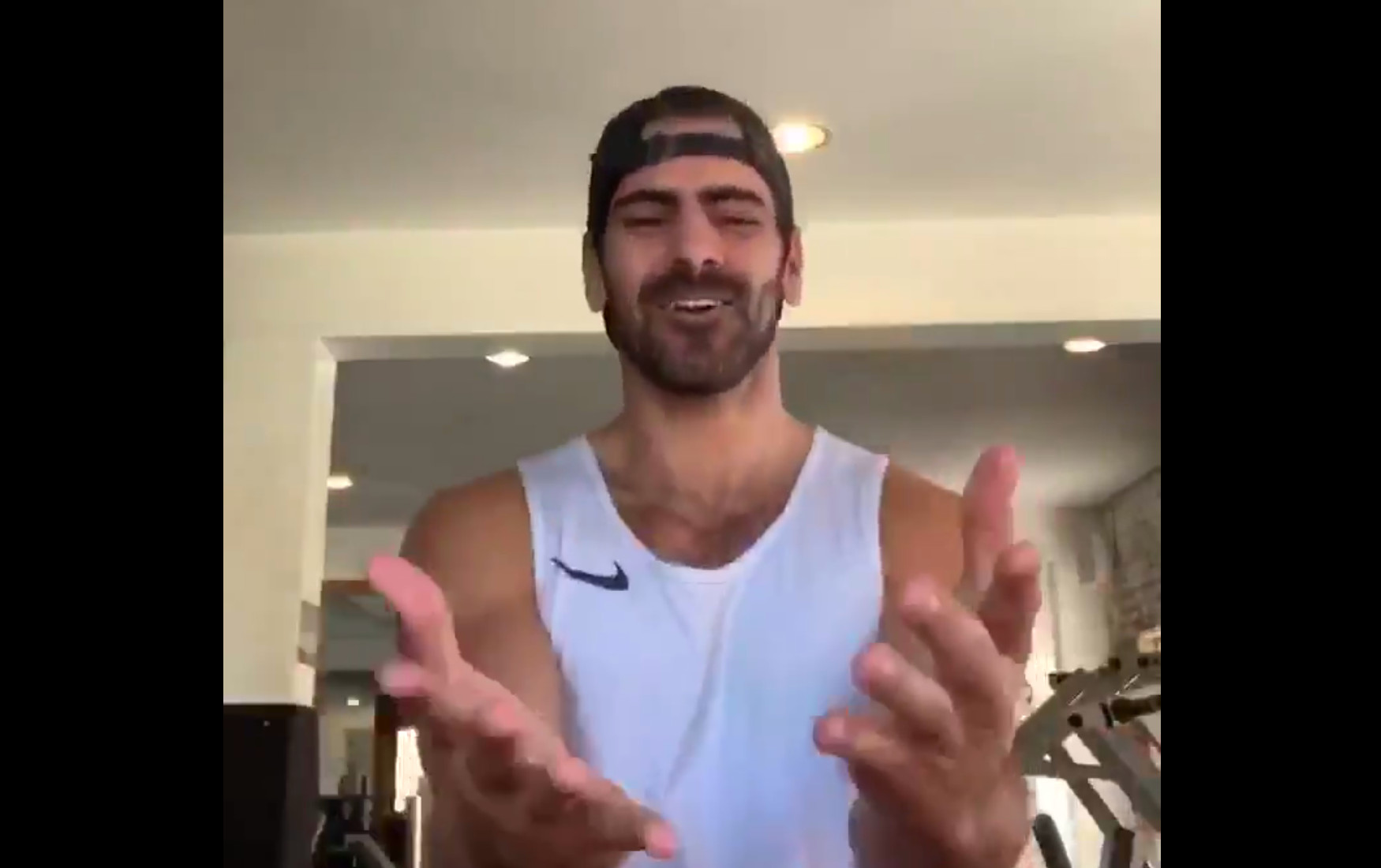 Watch: Nyle DiMarco lanciert All I Want For Christmas-Challenge ...