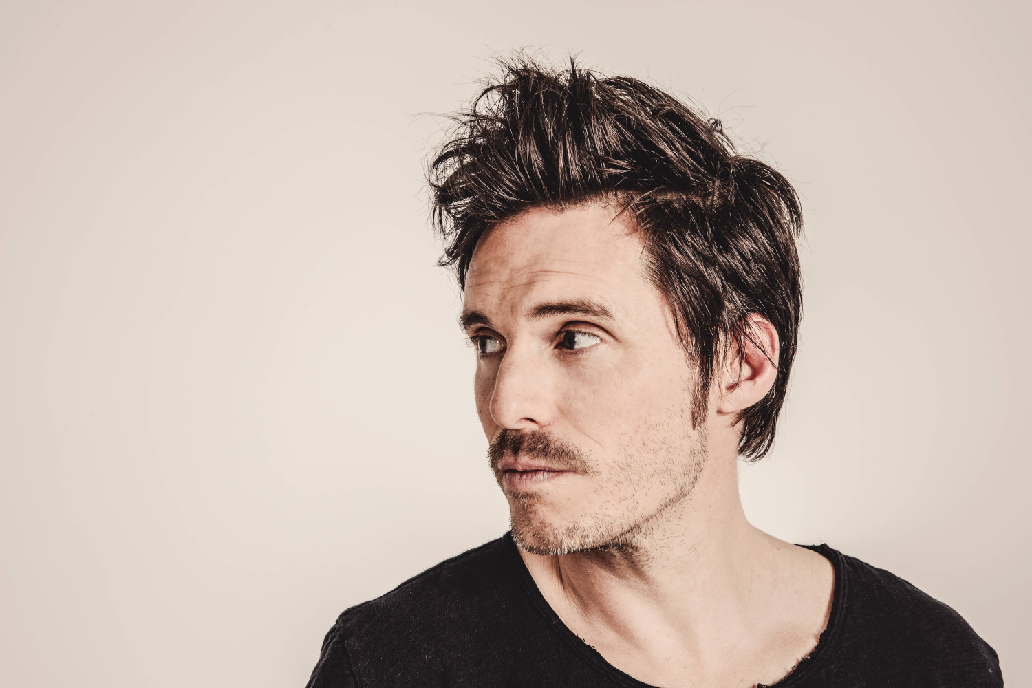 INTERVIEW: Adrian Sieber — GAY.CH · Alles bleibt anders!