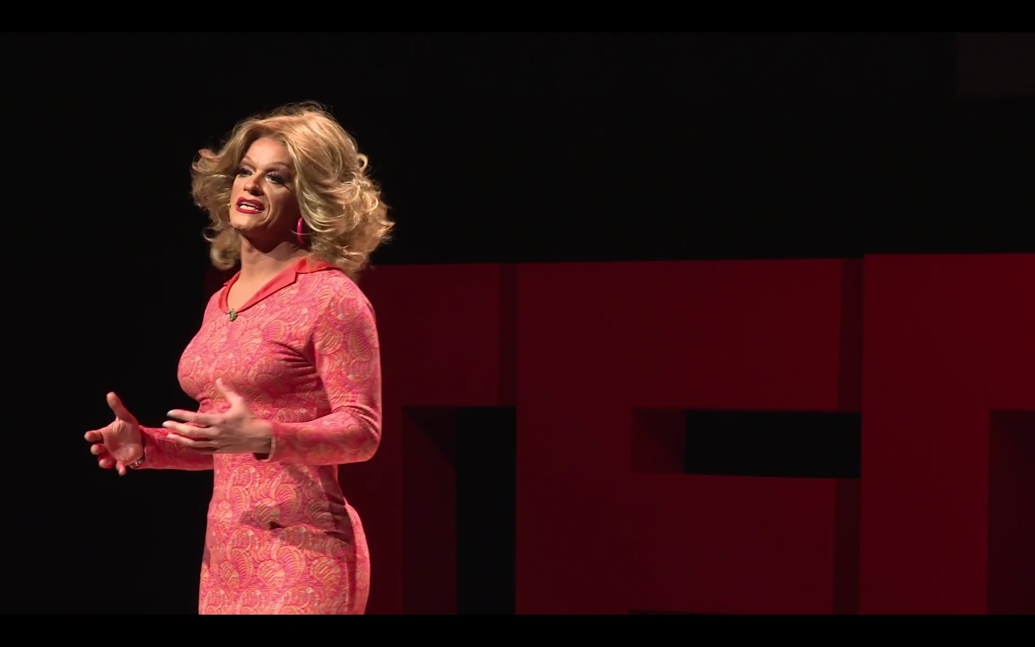 IRLAND: Drag Queen for President? — GAY.CH · Alles bleibt anders!